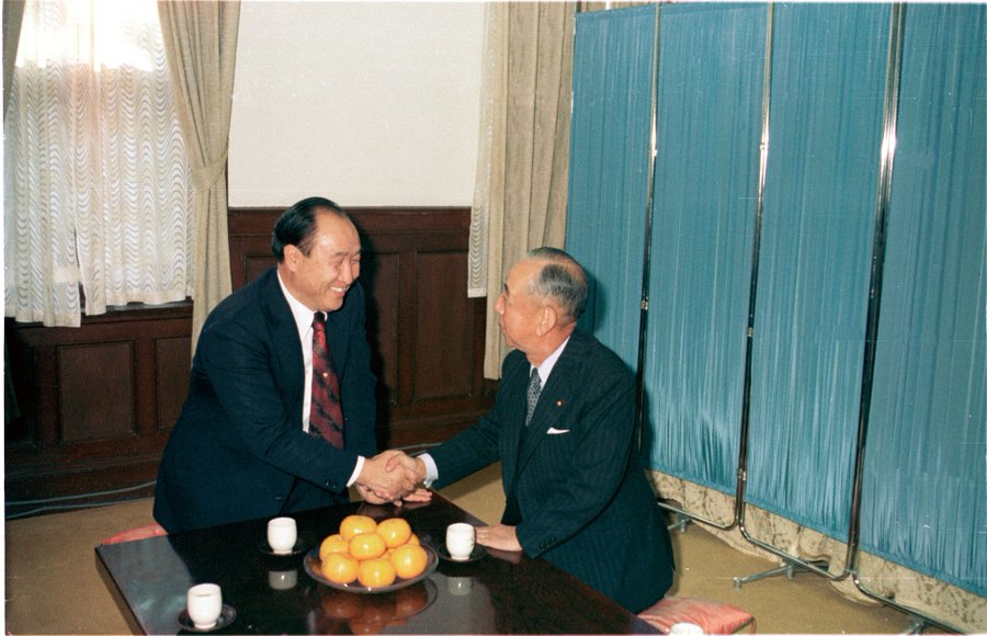 岸信介の死因！家系図＆嫁と子供や孫・統一教会/文鮮明との関係・襲撃で刺される事件や天才の理由も総まとめ