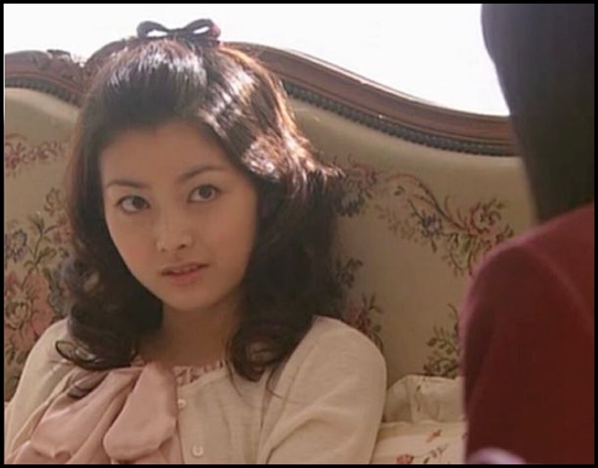 佐藤めぐみの若い頃と現在！ハーフ説と家族や結婚・金八先生など経歴・堂本光一との熱愛報道や匂わせも総まとめ